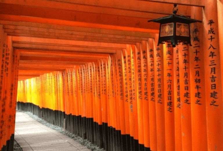 3 Must-tries on Fushimi Inari Temple & Inari Sushi Roll